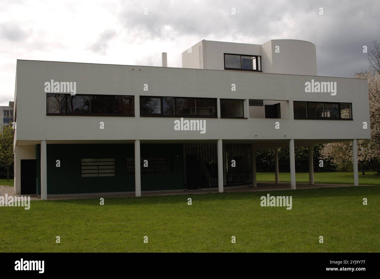 Villa savoye poissy francia hi-res stock photography and images - Alamy
