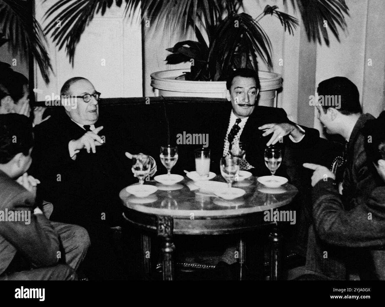 The spanish surrealist painter Salvador Dali (1904-1989) met with ...