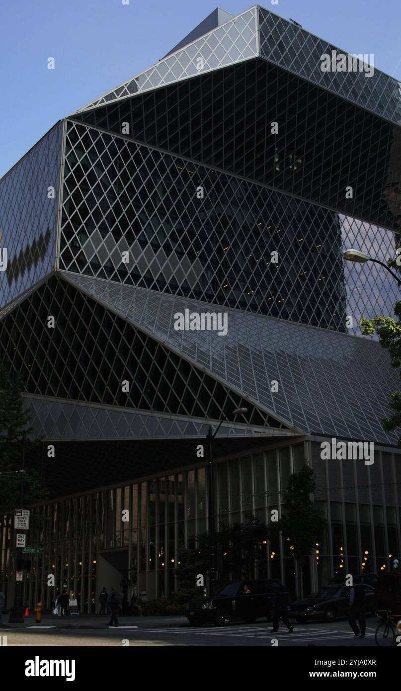 BIBLIOTECA CENTRAL DE SEATTLE. Diseñada en 1999 por el arquitecto ...