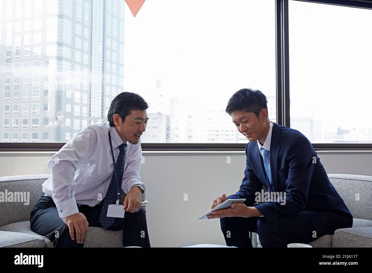 Two workers having conversation hi-res stock photography and images - Alamy