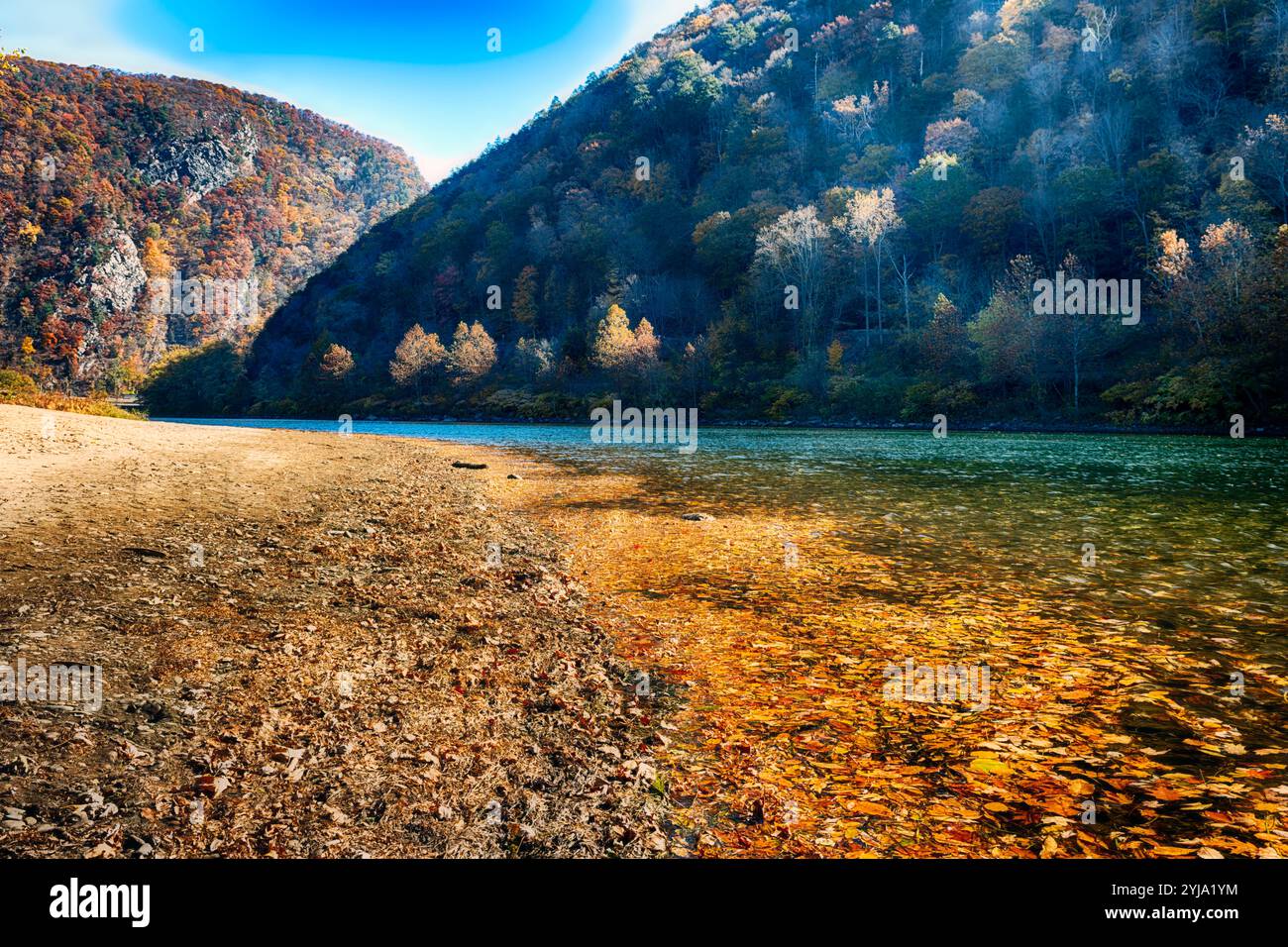 The Delaware River Flows Between Two Mountains, Mt. Tammany and Mt ...