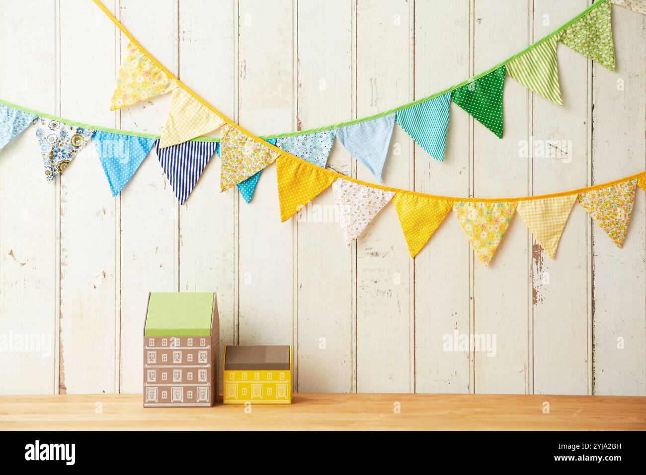 House with garland hi-res stock photography and images - Alamy