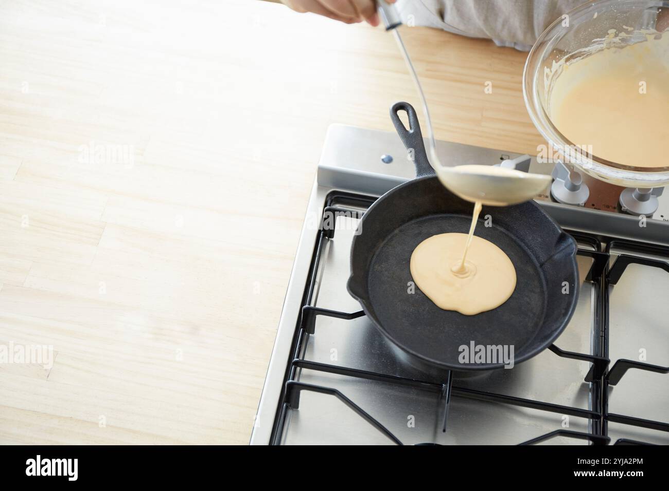 Woman cooking pancakes view hi-res stock photography and images - Alamy