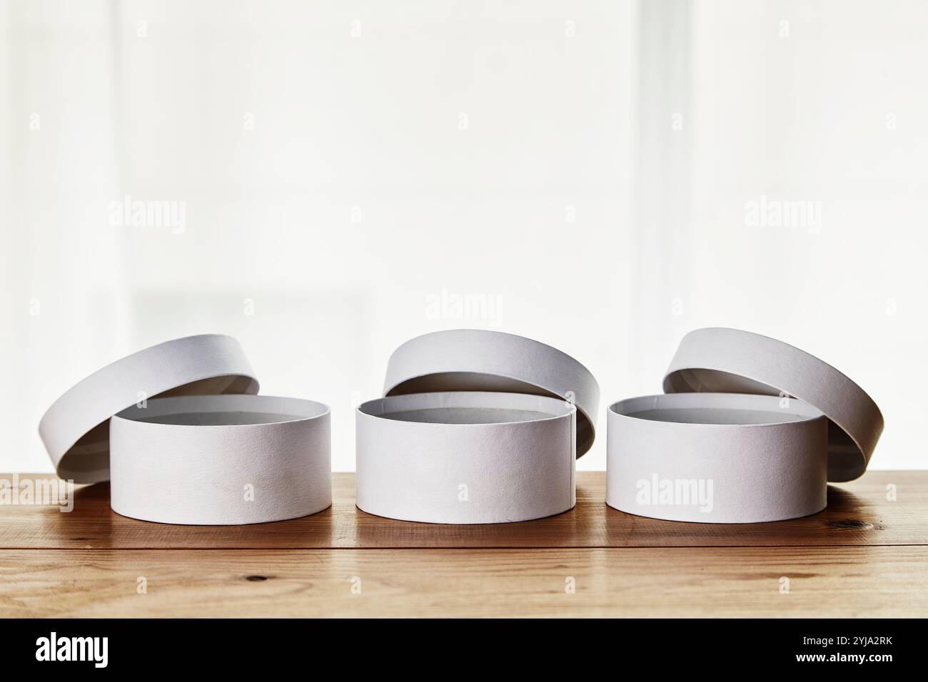 White net curtain hi-res stock photography and images - Alamy