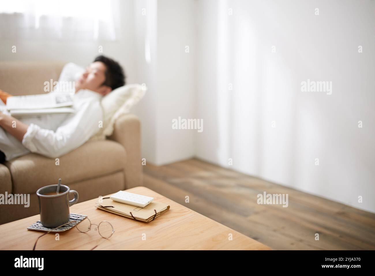 Man lie coffee cup hi-res stock photography and images - Alamy