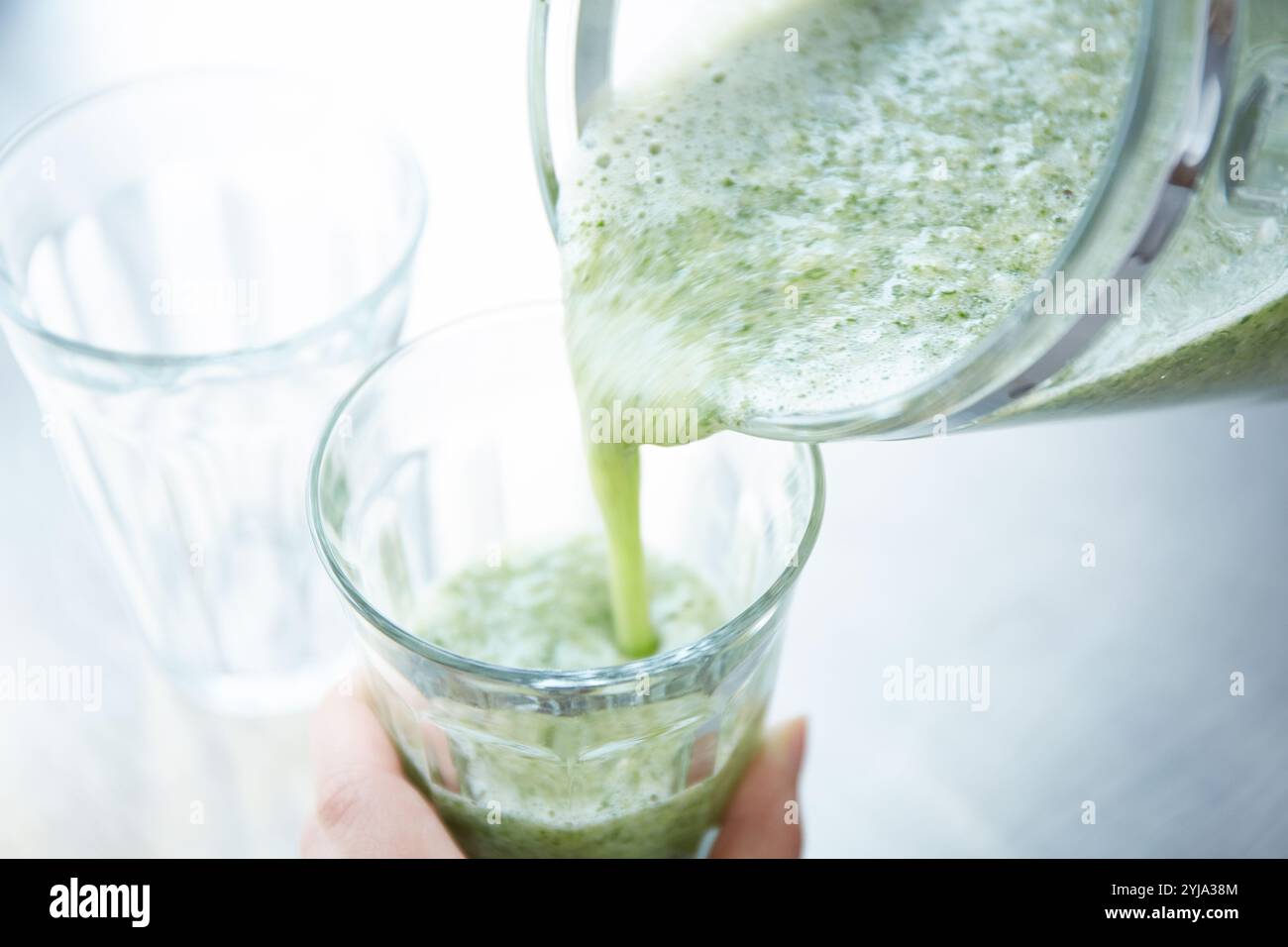 Pouring smoothie glass hi-res stock photography and images - Alamy