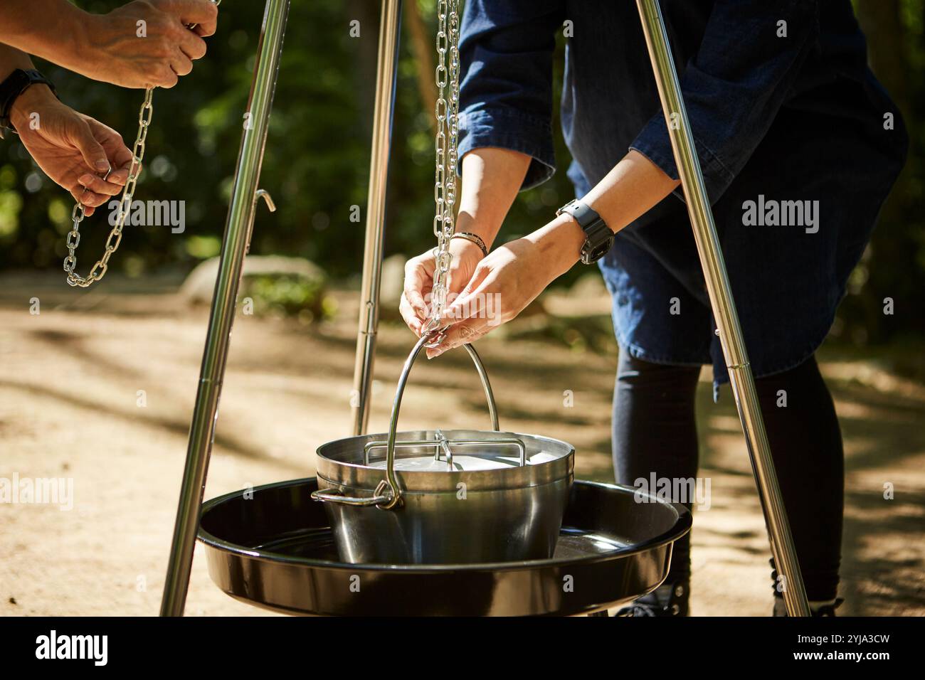 Dutch ovens hi-res stock photography and images - Alamy