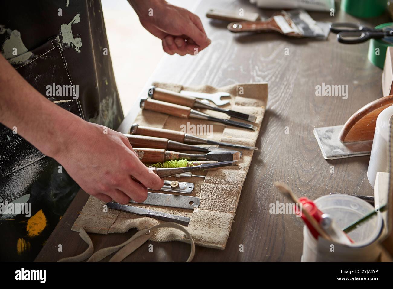 People picking up tools Stock Photo - Alamy