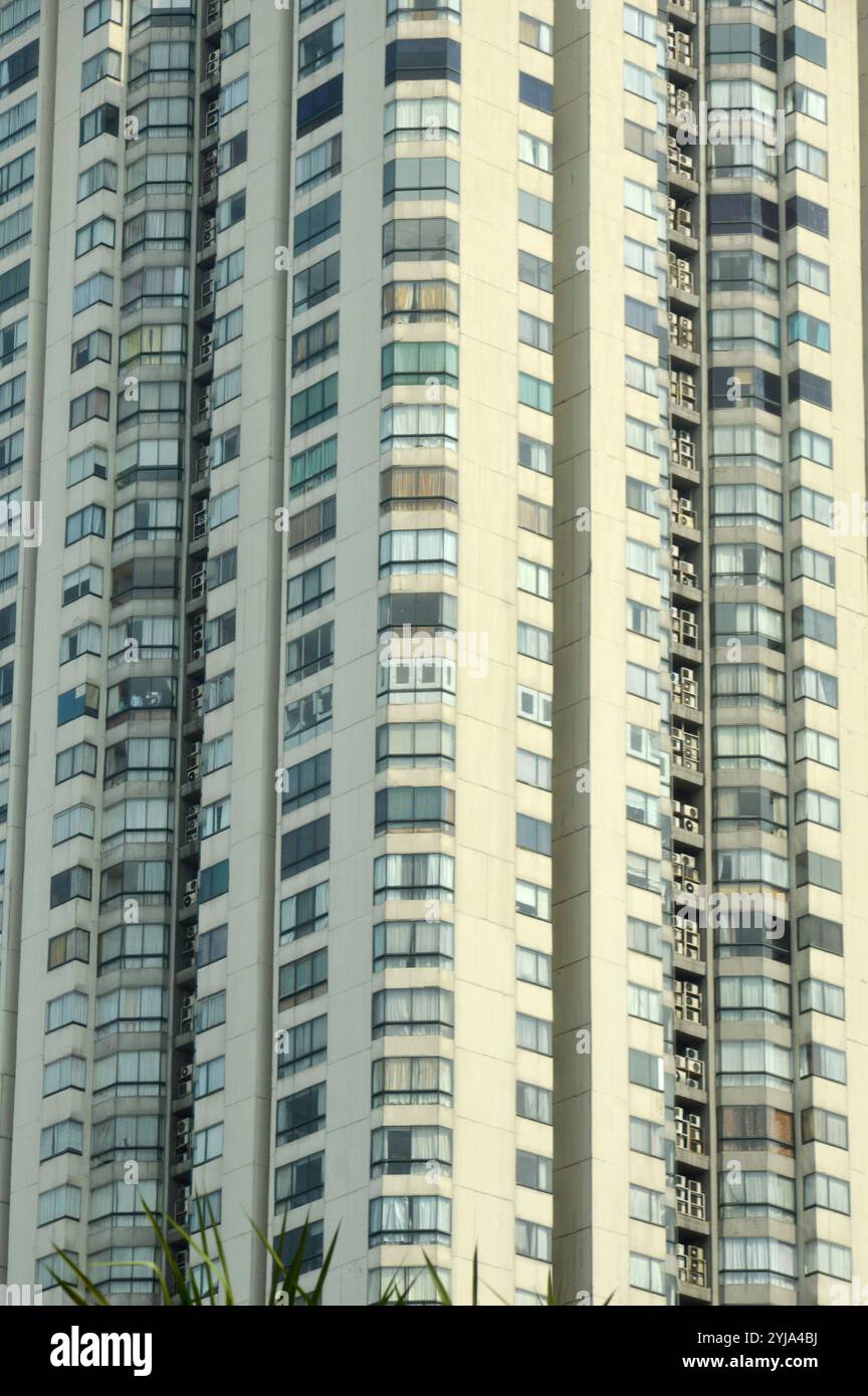 high-rise building skyscraper Stock Photo - Alamy