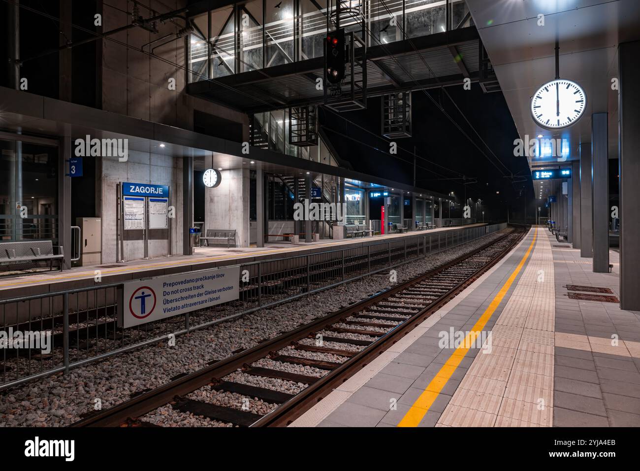 Metro rail crossing hi-res stock photography and images - Alamy
