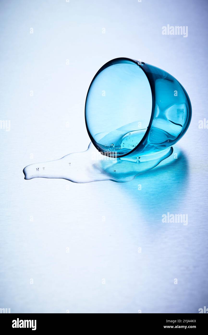 Overflow glass water hi-res stock photography and images - Alamy