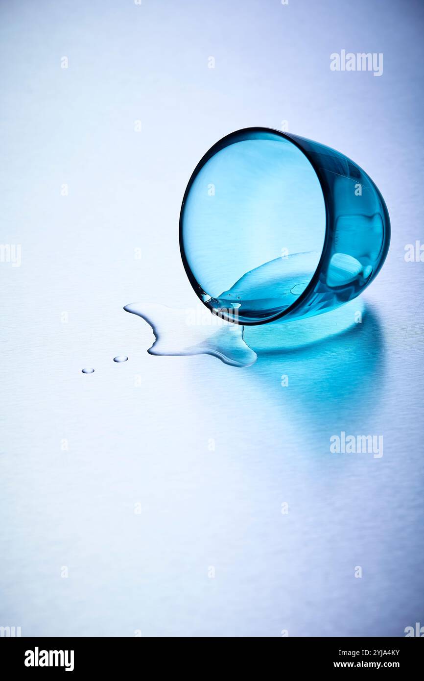 Overflow glass water hi-res stock photography and images - Alamy