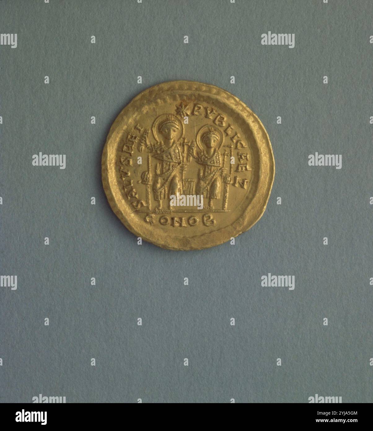 Gold denarius of Emperor Arcadius (377-408) reverse Stock Photo - Alamy