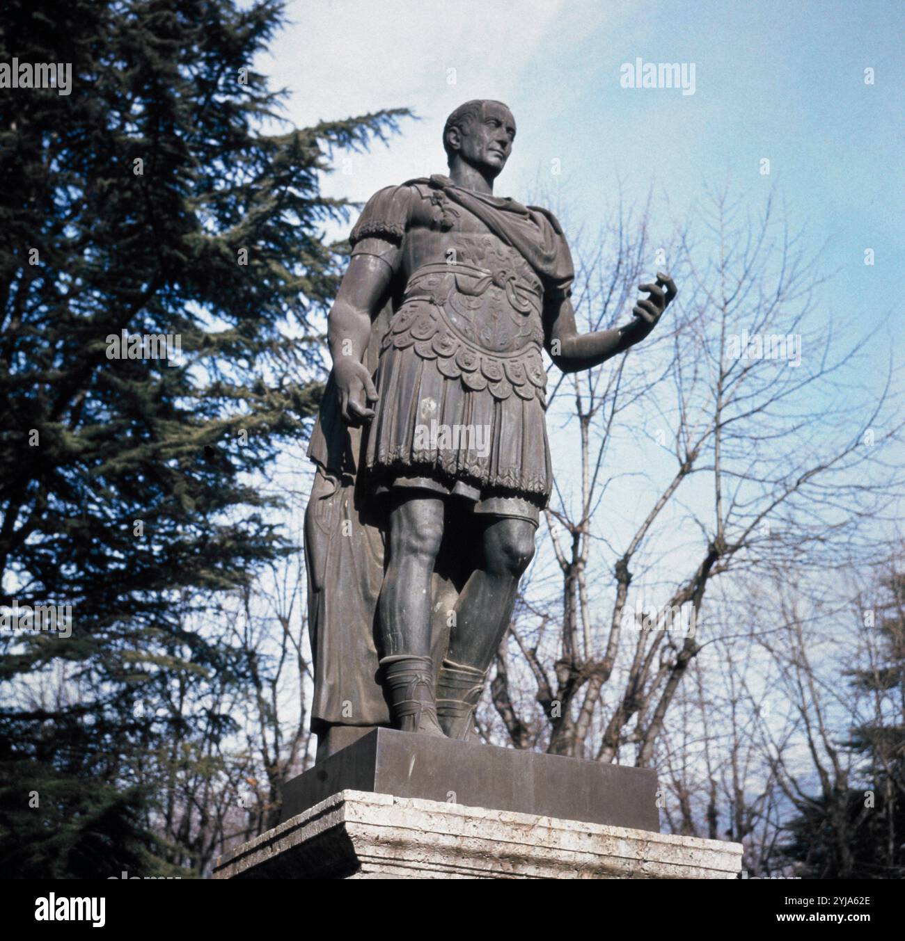 Julius (Gaius) Caesar. 12/13.7.100-15.3.44BC. Roman bronze statue at ...