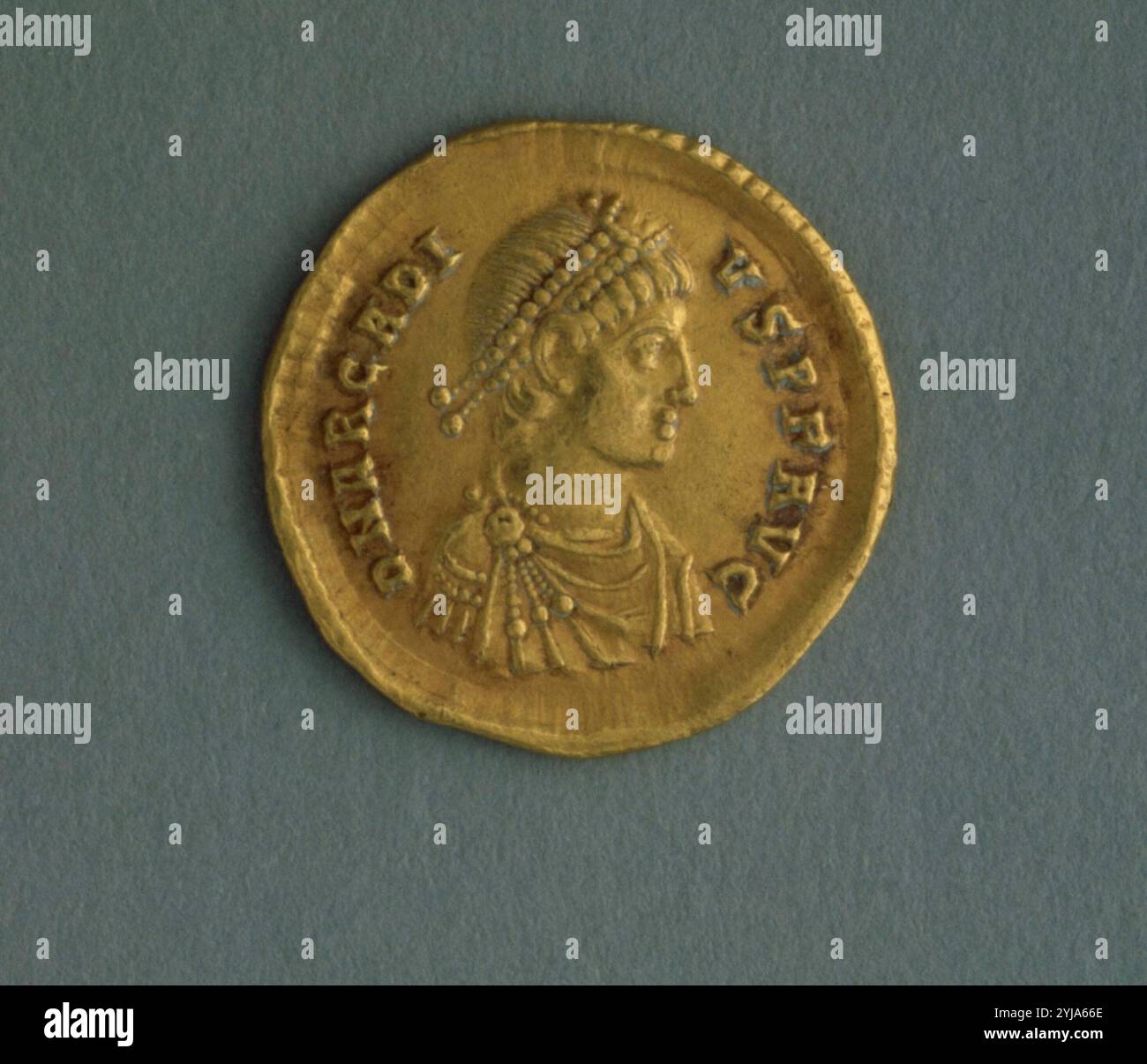 Gold denarius with head of Emperor Justinian (483-565 Stock Photo - Alamy