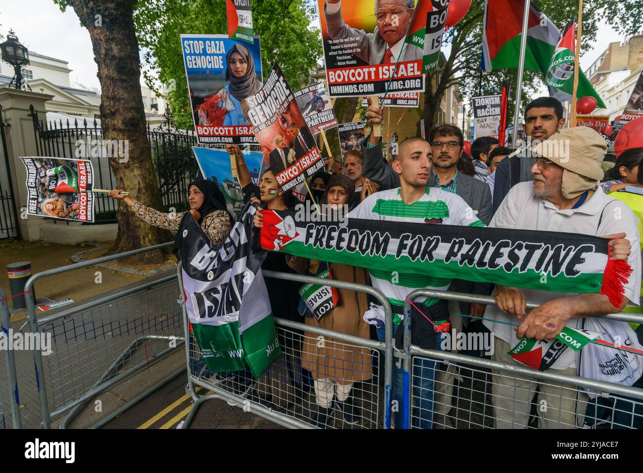 Ultra left wing hi-res stock photography and images - Alamy