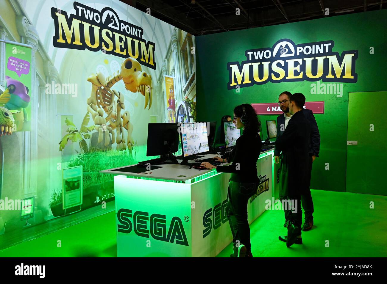 Two point studios hi-res stock photography and images - Alamy