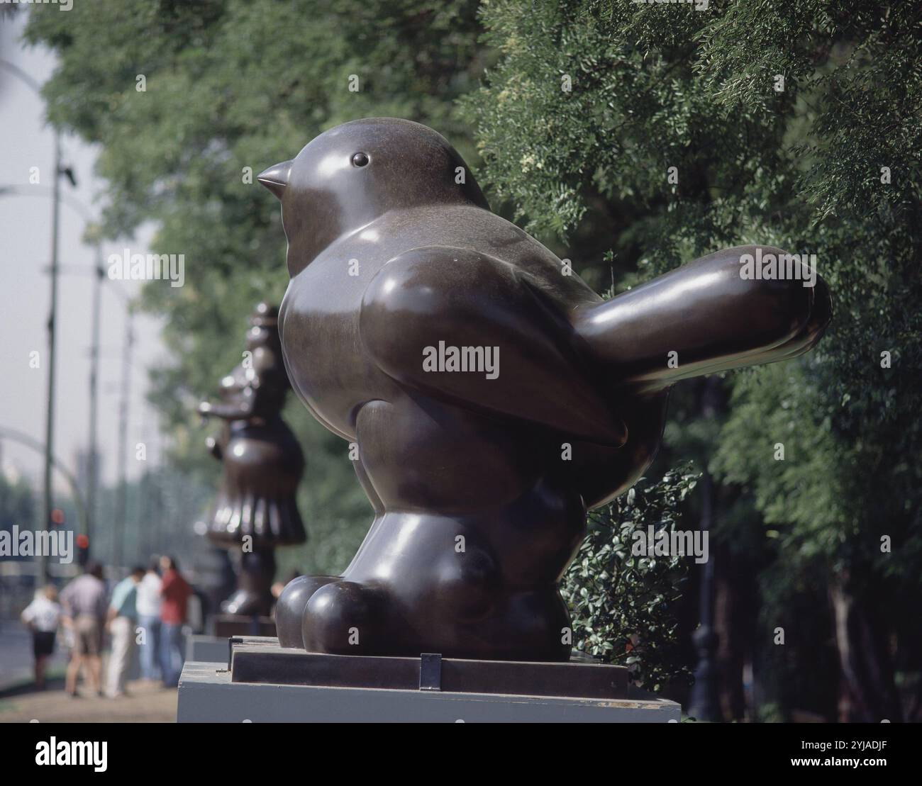 PAJARO 1992 - VISTA LATERAL. Author: FERNANDO BOTERO. Location ...