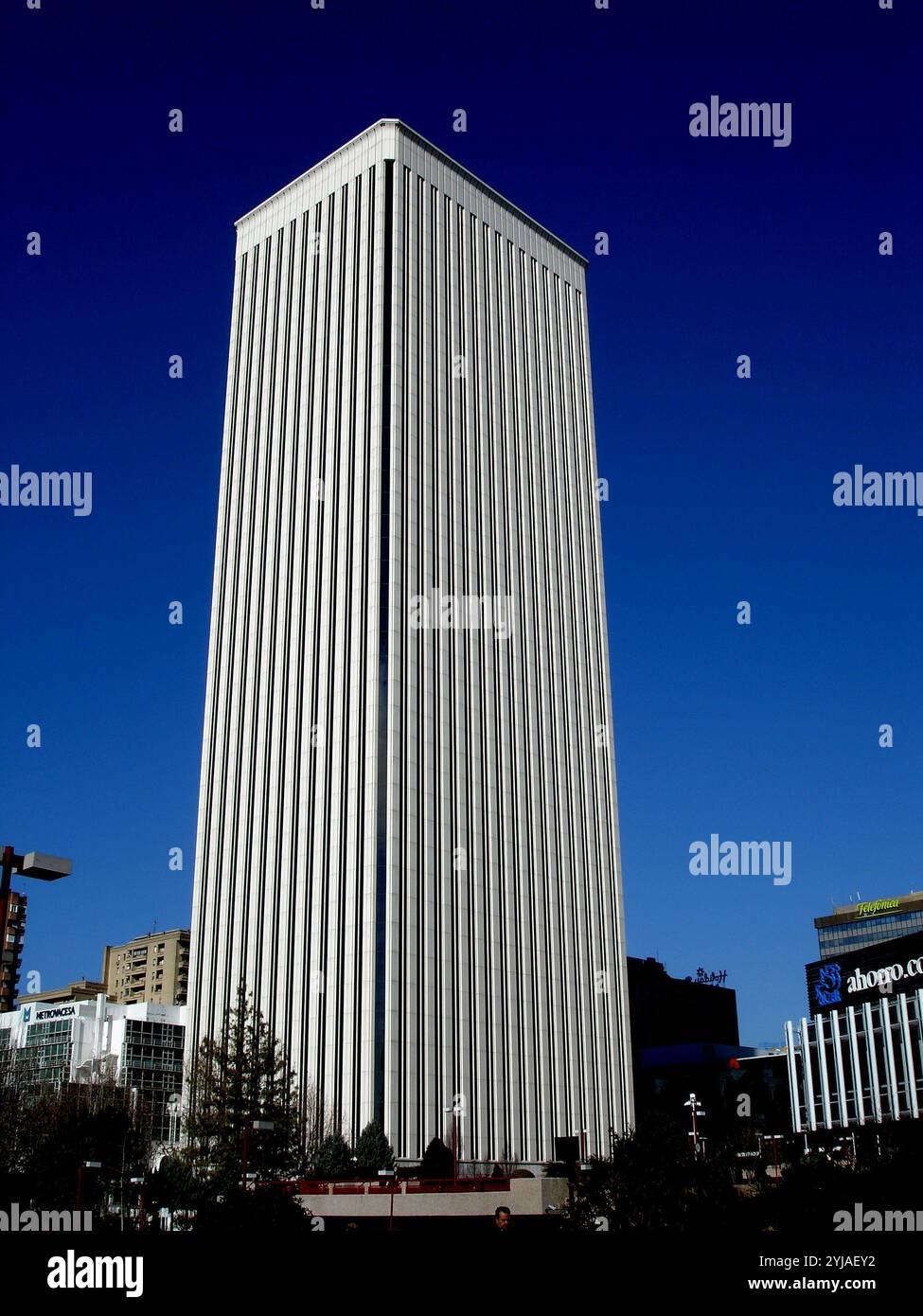 TORRE PICASSO - RASCACIELOS REALIZADO ENTRE 1986 Y 1989. Author: MINORU ...