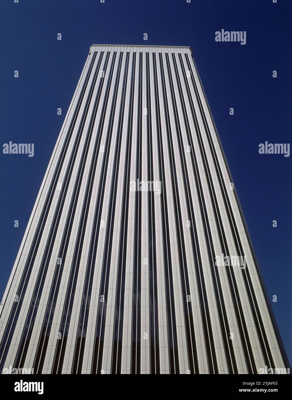 TORRE PICASSO -. Author: MINORU YAMASAKI. Location: TORRE PICASSO ...