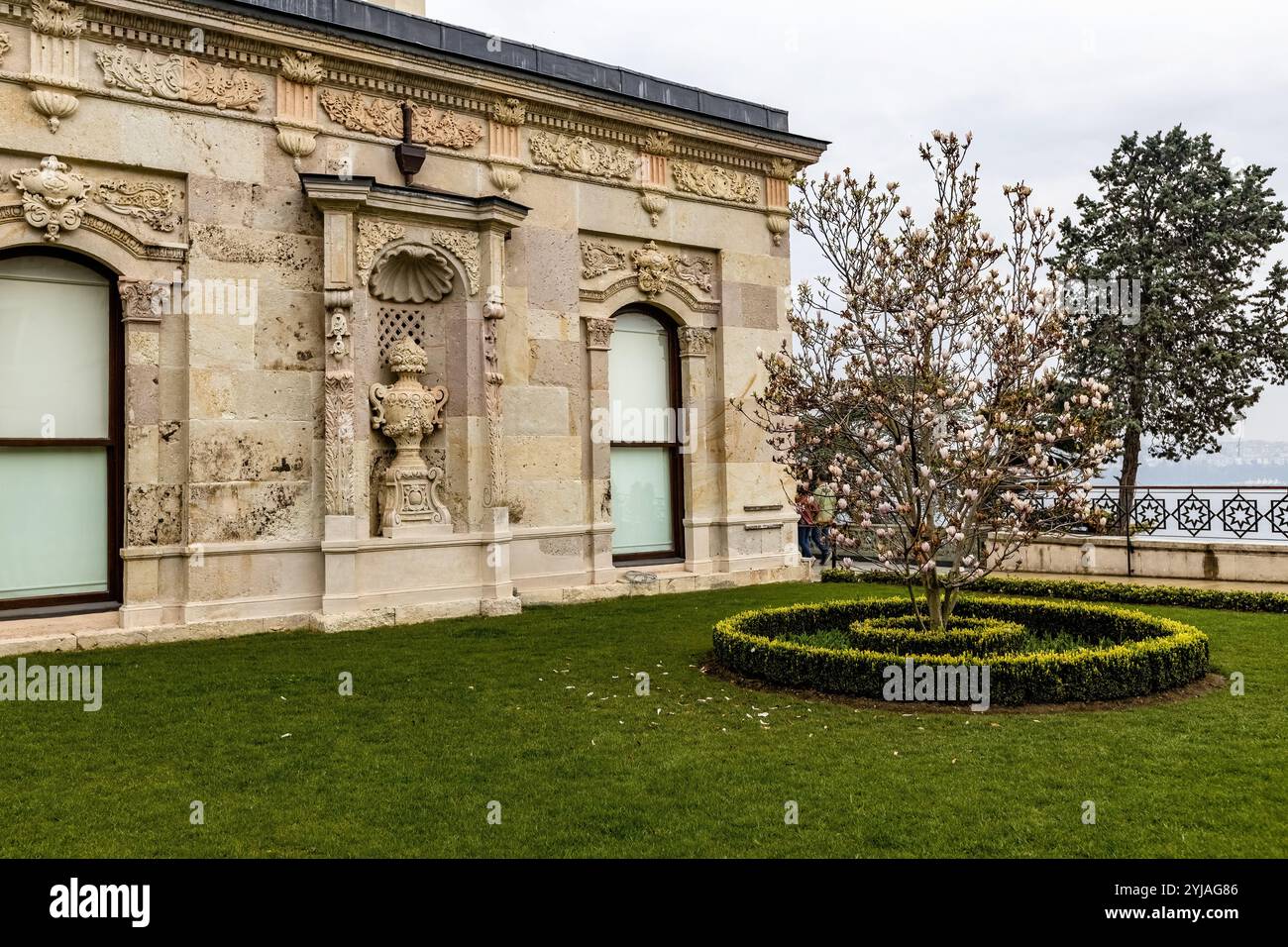 Topkapi Palace garden and building details, Istanbul, Turkey Stock ...