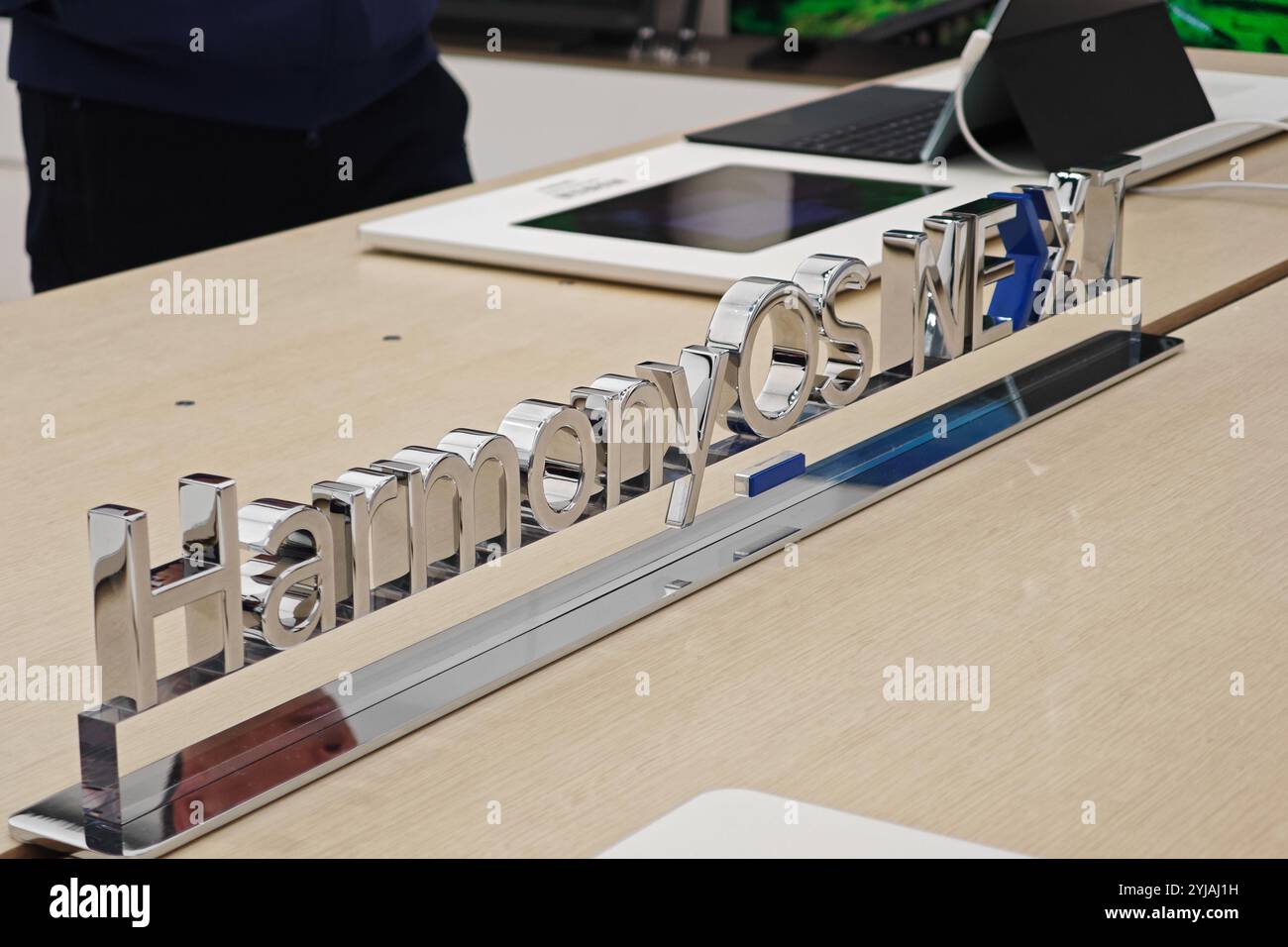 SHANGHAI, CHINA - NOVEMBER 14, 2024 - The HarmonyOS NEXT operating ...