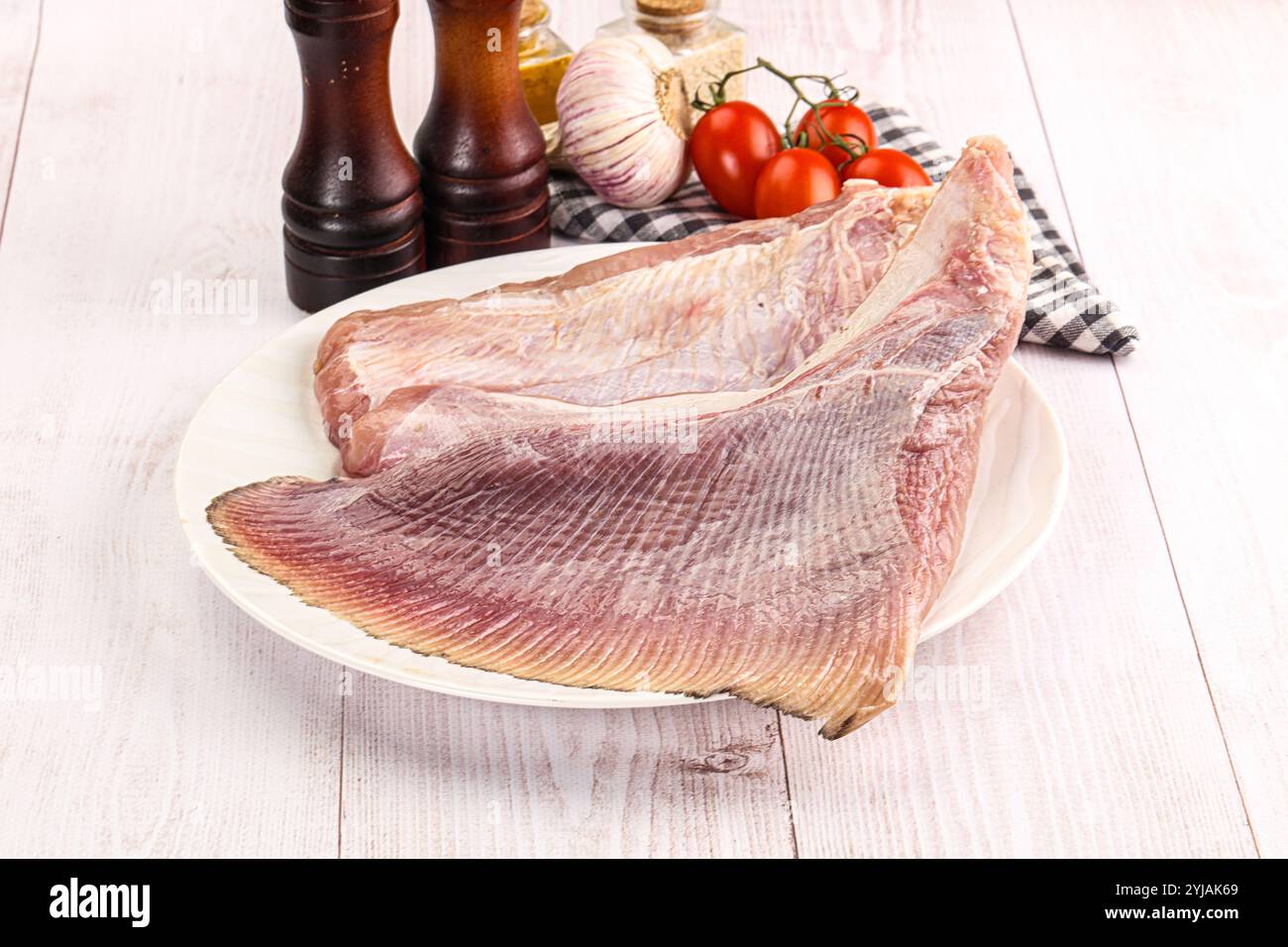 Raw uncooked stingray fish wing in thw plate Stock Photo - Alamy
