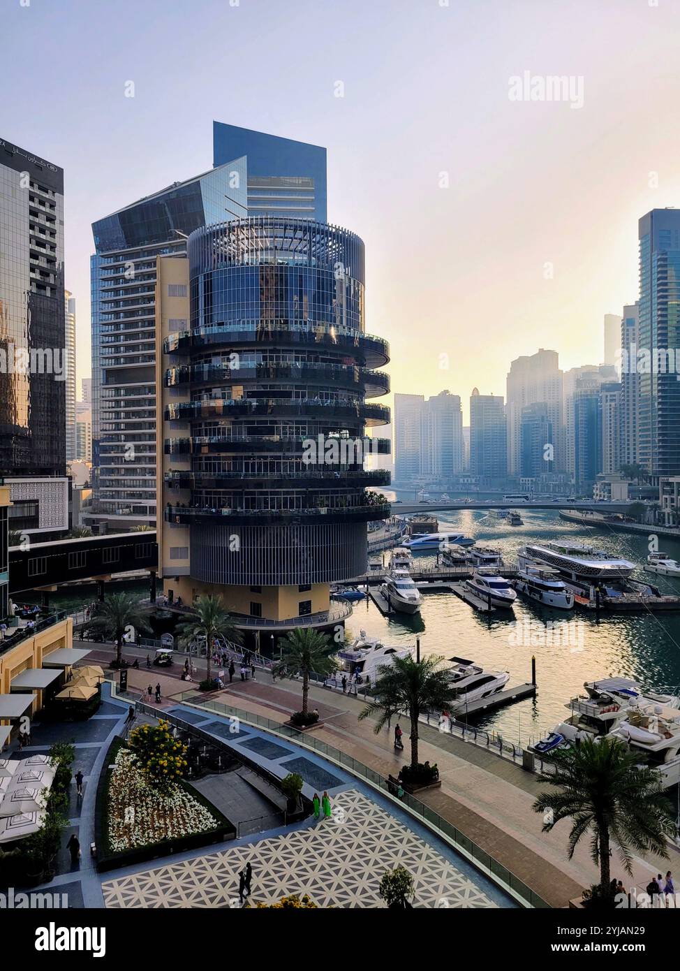 Pier 7 dubai hi-res stock photography and images - Alamy