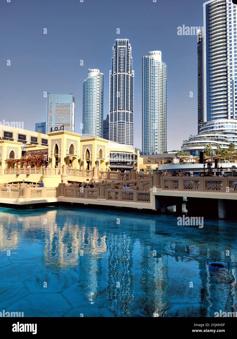 Dubai Fountain. Downtown. Dubai. water. Springbrunnenanlage. Burj ...
