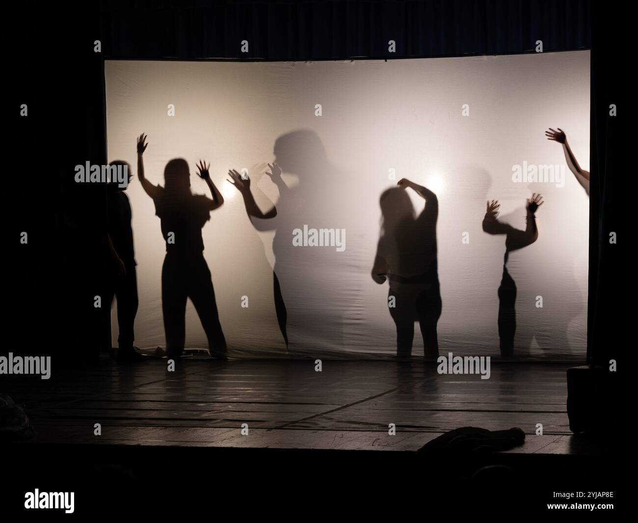 Theater shadow figures hi-res stock photography and images - Alamy