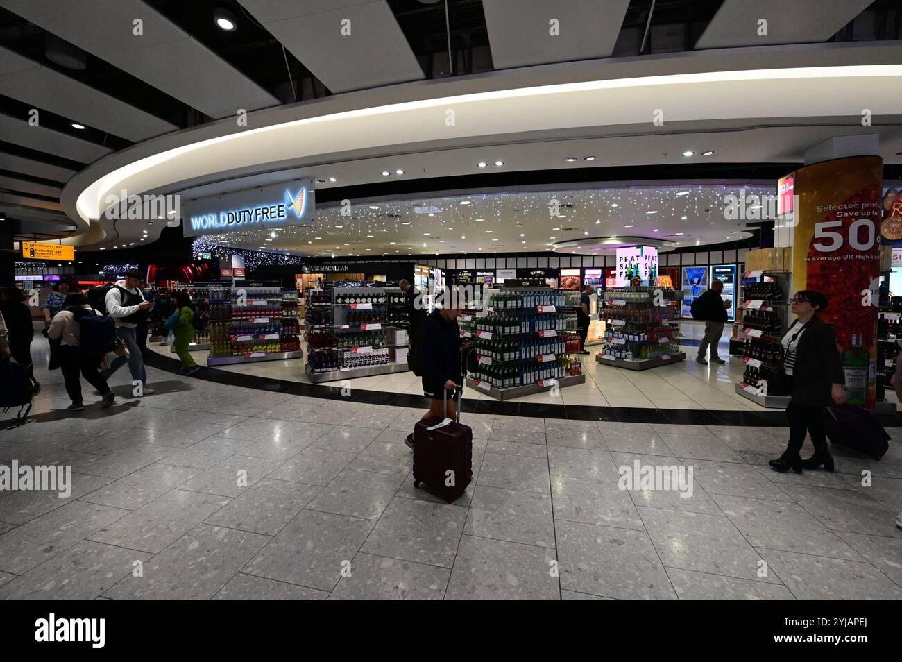 British Airways Terminal 5 at London Heathrow Stock Photo - Alamy
