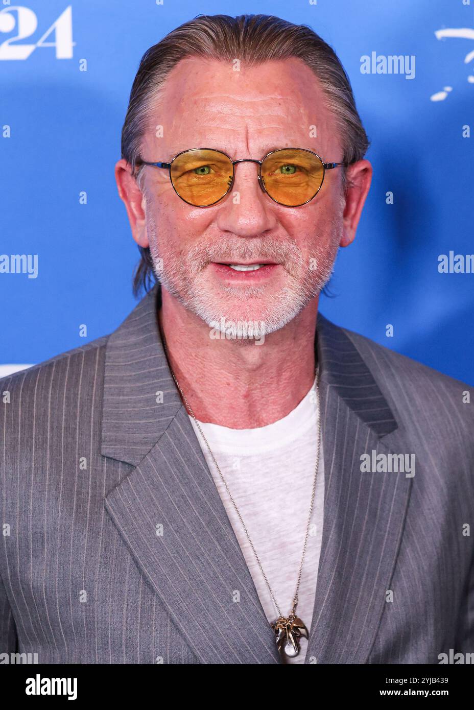 LOS ANGELES, CALIFORNIA, USA - NOVEMBER 13: Daniel Craig arrives at the ...