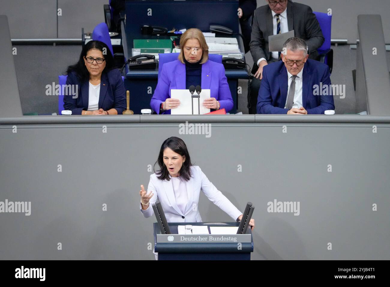 200 sitzung hi-res stock photography and images - Alamy