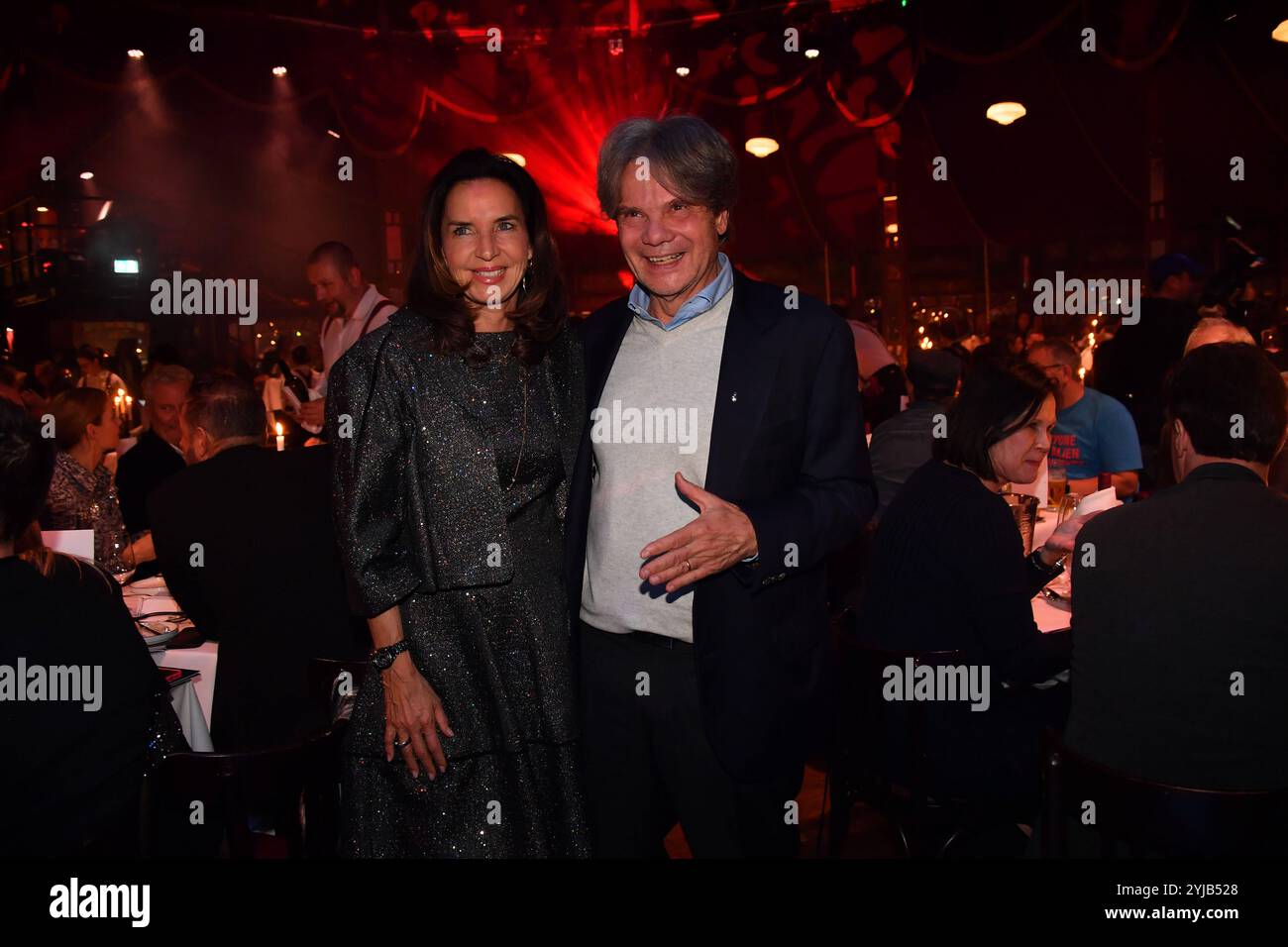 Michael Käfer mit Ehefrau Clarissa /VIP-Premiere / Teatro / Taste ...