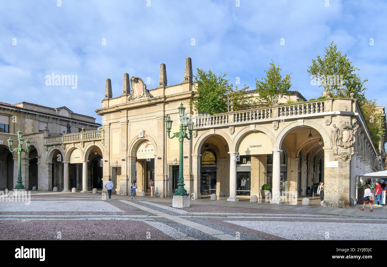 Centro comercial medieval hi-res stock photography and images - Alamy