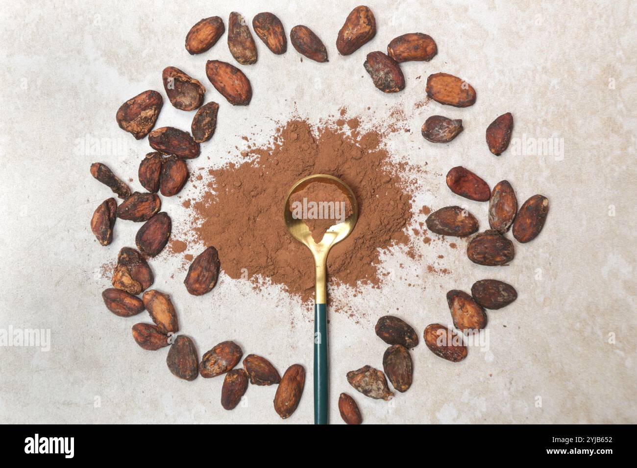 Cocoa powder and beans hi-res stock photography and images - Alamy
