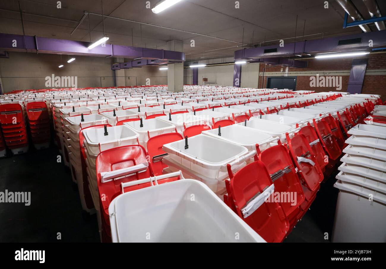PRODUCTION - 14 November 2024, Hamburg: Ballot boxes are stacked in a ...