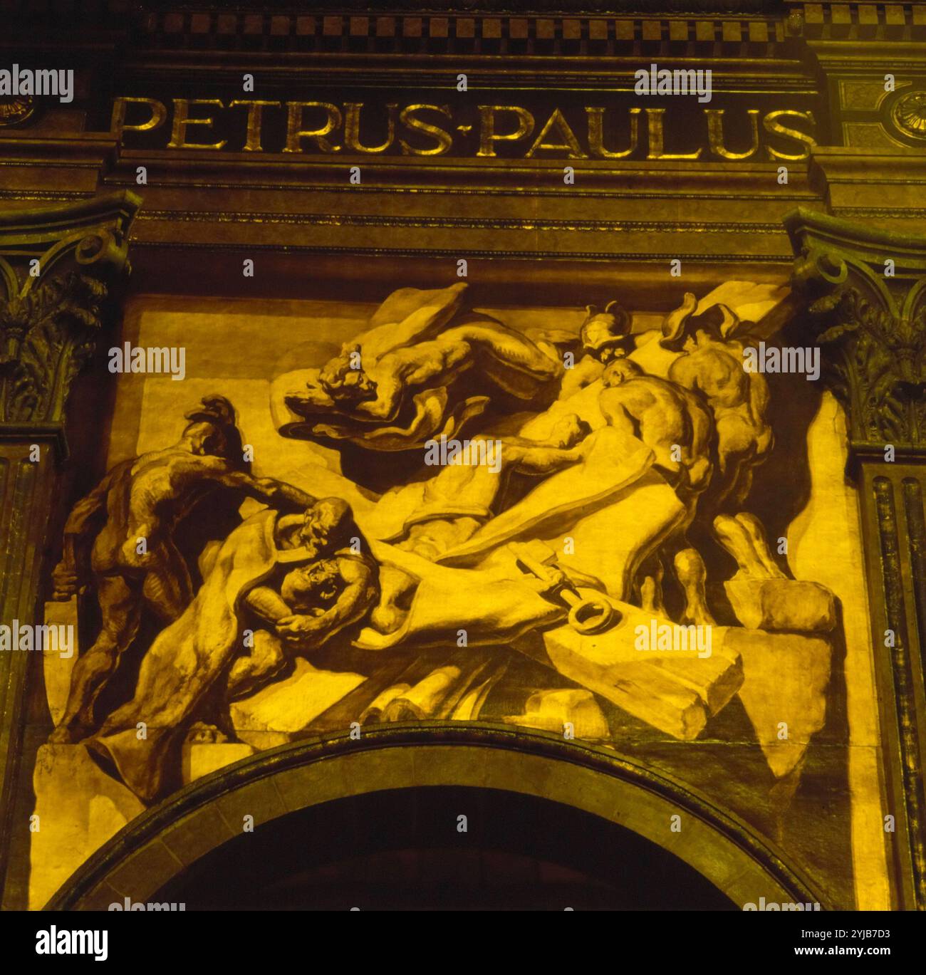 Interior de la catedral de San Pedro de Vic. Pinturas murales de Josep ...