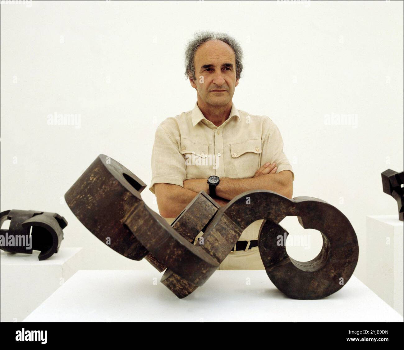 CHILLIDA , EDUARDO. ESCULTOR ESPAÑOL. SAN SEBASTIAN 1924 - 2002. ANTE ...