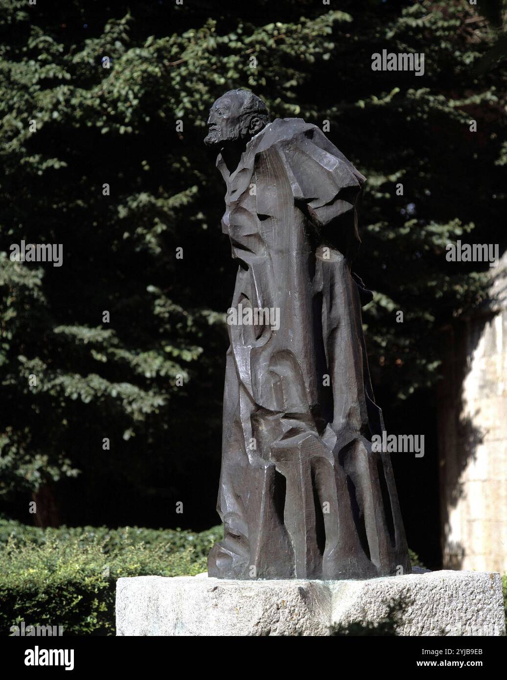 UNAMUNO , MIGUEL DE. ESCRITOR ESPAÑOL. BILBAO 1864 - 1936. MONUMENTO EN SALAMANCA , OBRA DEL ...