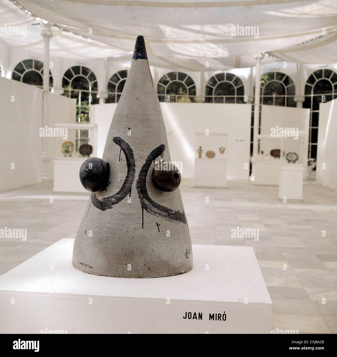 MIRO , JOAN. PINTOR ESPAÑOL. BARCELONA 1893 - 1983. CERAMICA Stock ...