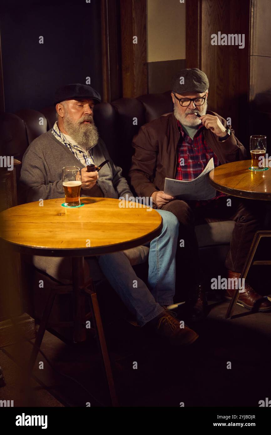 Man smoking pipe reading newspaper hi-res stock photography and images ...