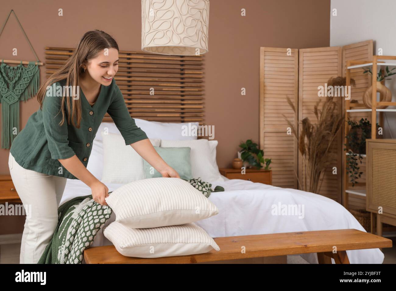 Linen in modern hi-res stock photography and images - Alamy