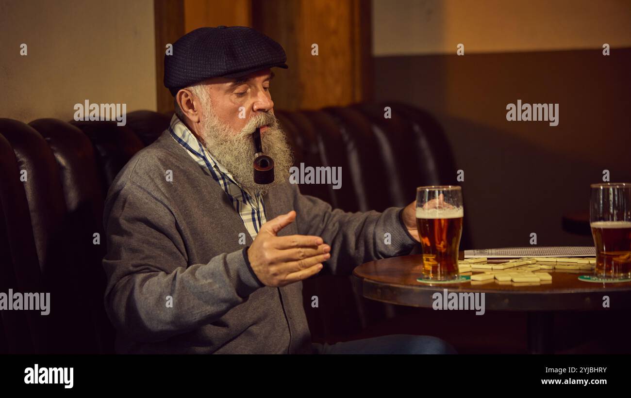 Vintage man smoking drinking hi-res stock photography and images - Alamy