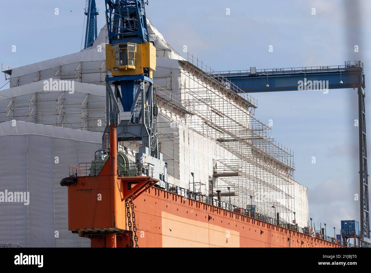 Schiffsbau im Hamburger Hafen Stock Photo - Alamy