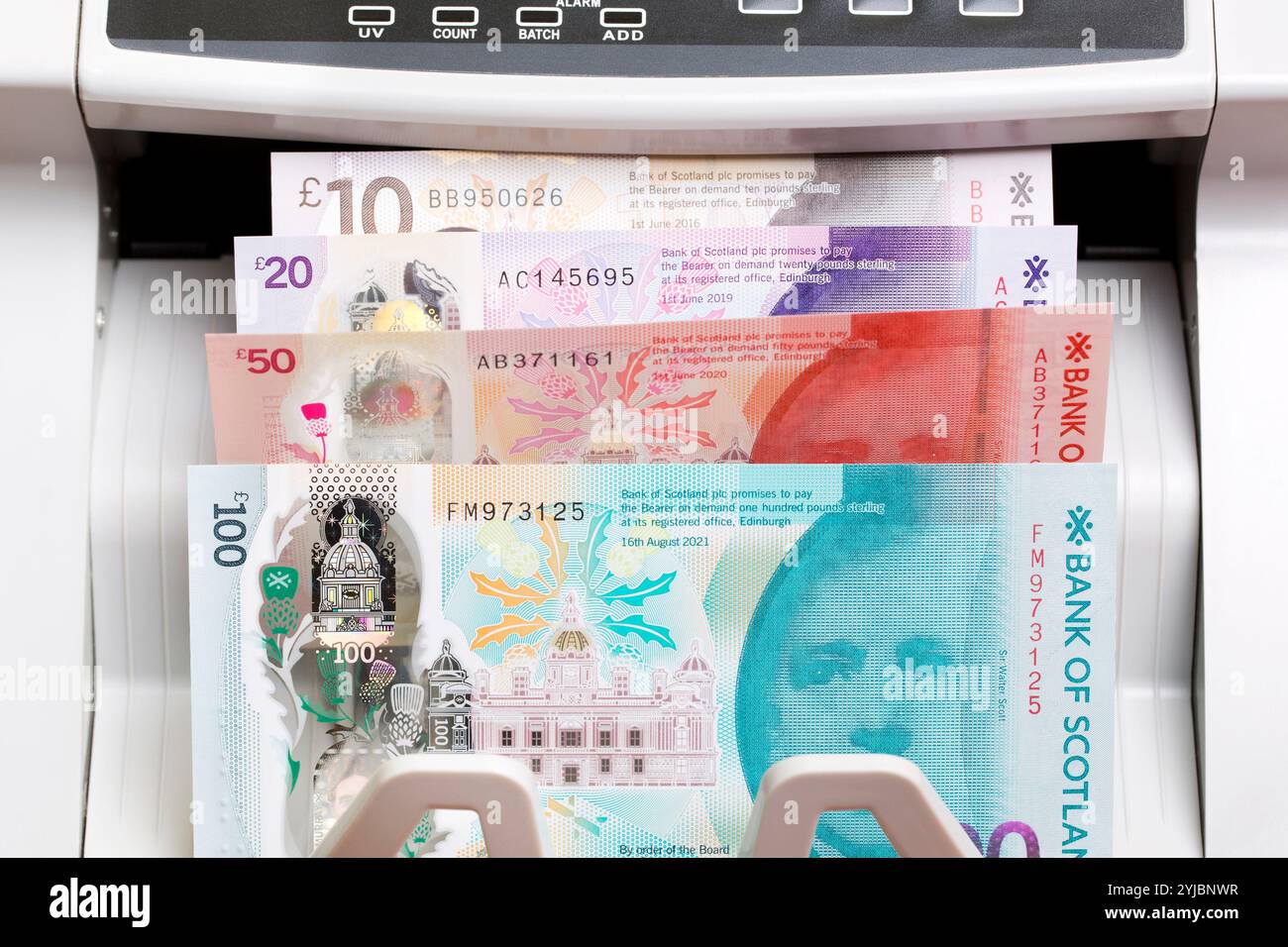Scottish money - pound in the counting machine Stock Photo - Alamy