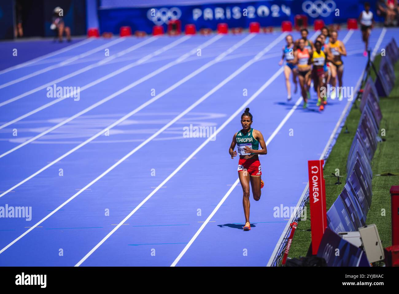 Birke Haylom participating in the 1500 meters at the Paris 2024 Olympic ...