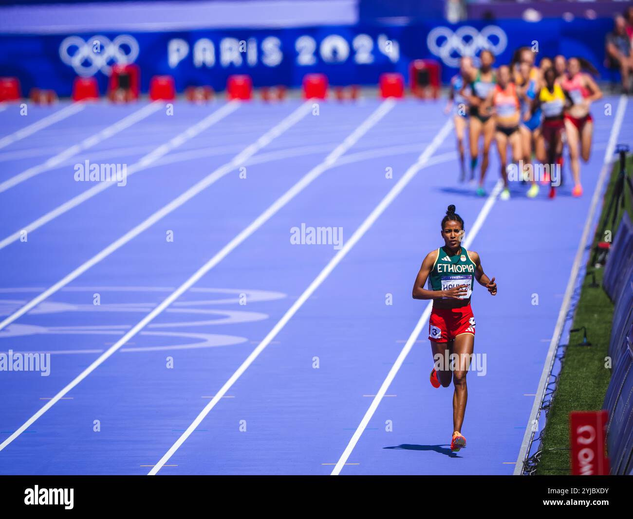 Birke Haylom participating in the 1500 meters at the Paris 2024 Olympic ...