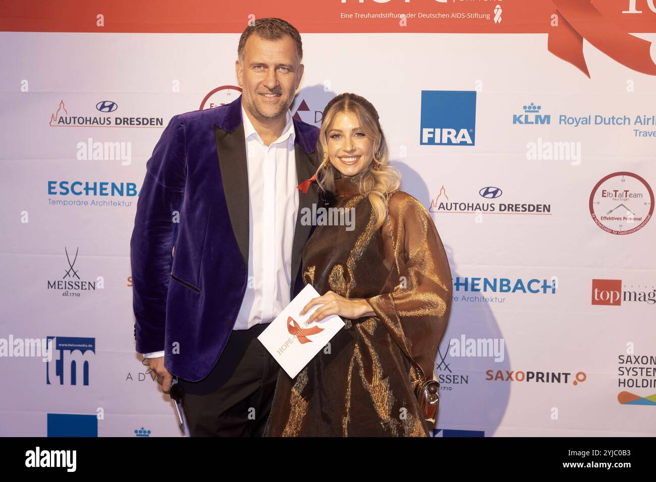 Moderator Rene Kindermann und Cathy Hummels kommen zur 16. HOPE Gala im ...