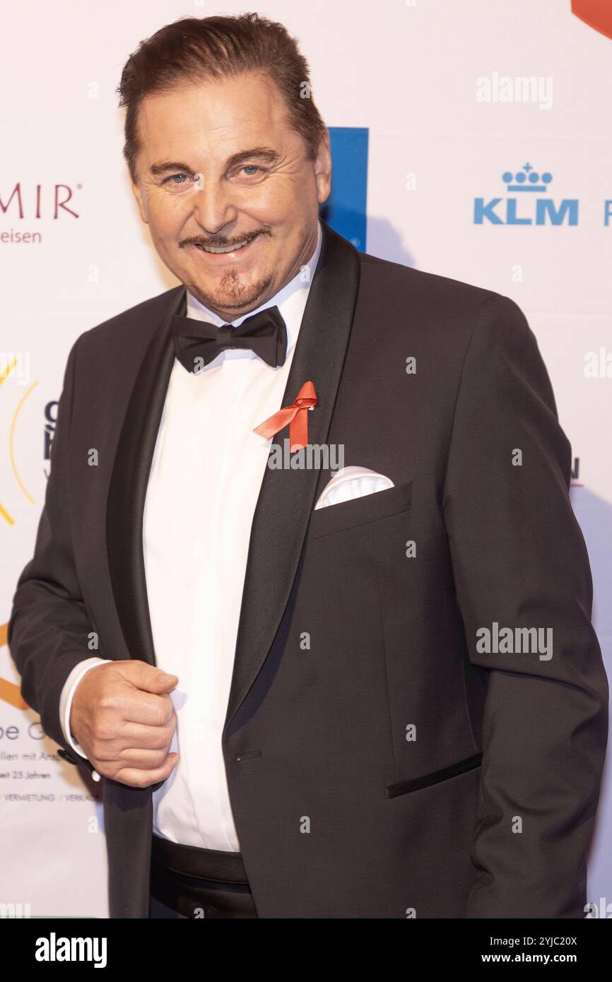 Brautmodenausstatter und TV-Star Uwe Herrmann geb. 11. September 1962 ...